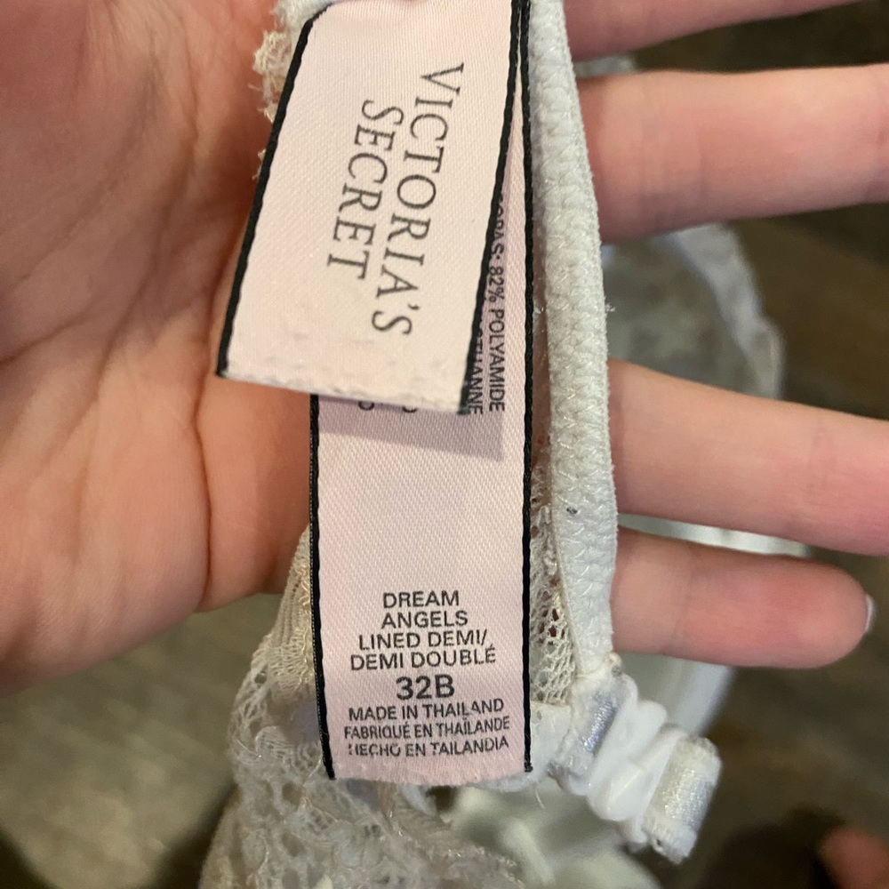 White Lace Victoria’s Secret Bra - Gem